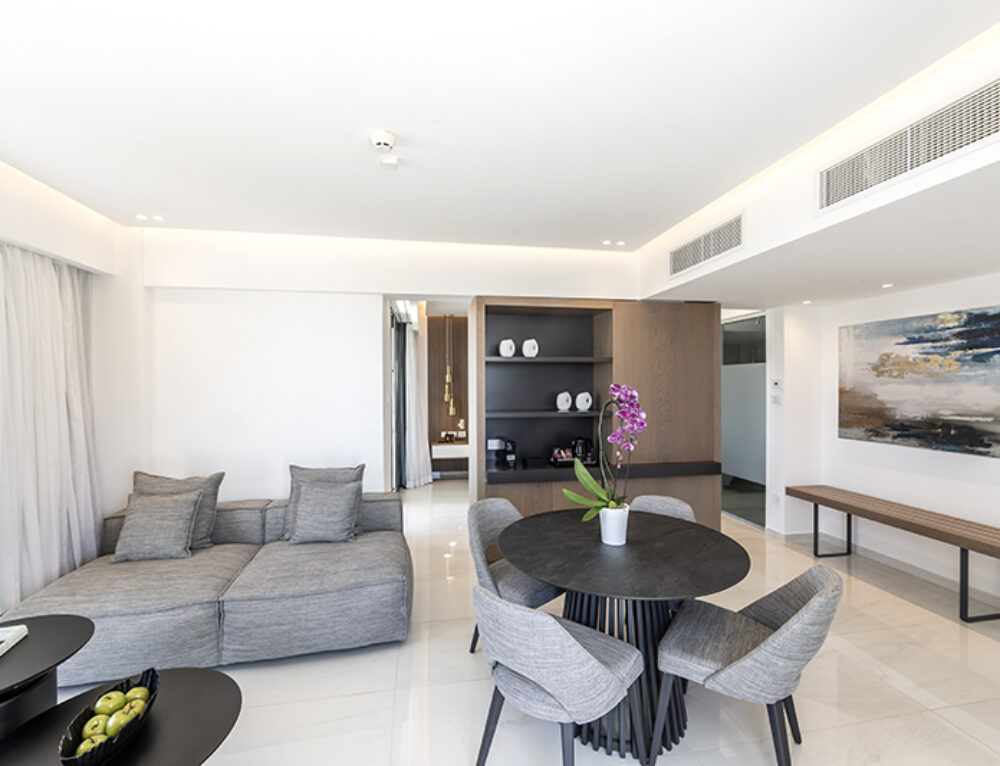 EXECUTIVE SUITE – Pavlo Napa Beach Hotel